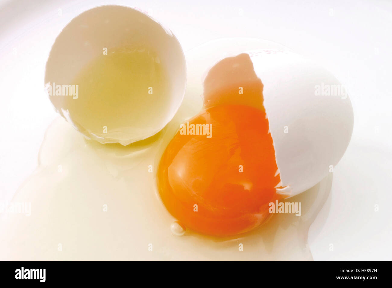 Broken egg hi-res stock photography and images - Alamy
