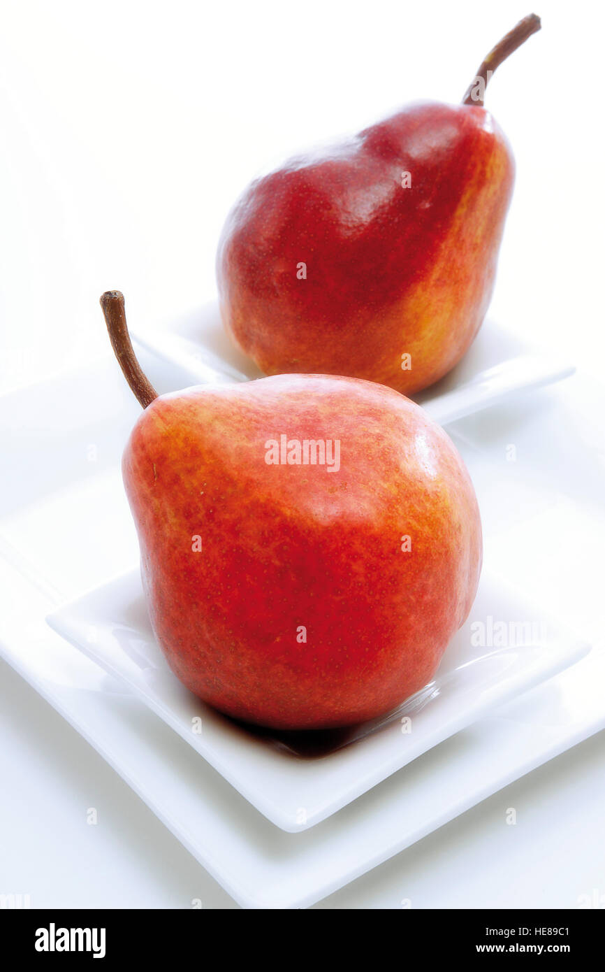 Red pears (Red Bartlett) on a plate Stock Photo - Alamy