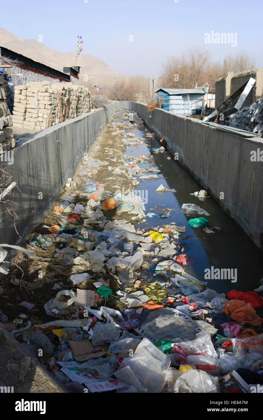 China garbage hi-res stock photography and images - Alamy