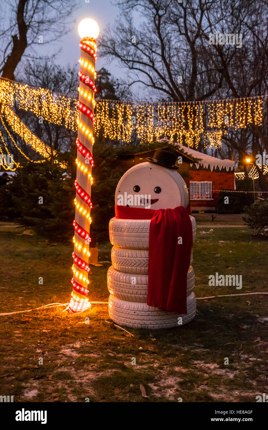 Snowman tires hi-res stock photography and images - Alamy