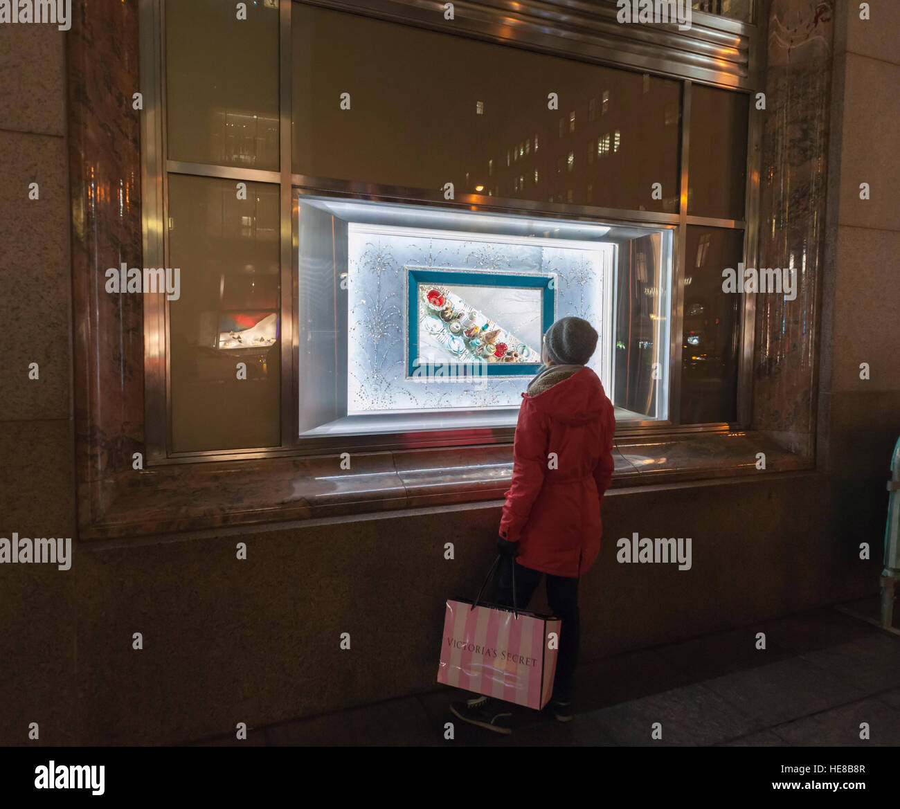 Christmas windows of Tiffany & Co. jewelers on Fifth Avenue in Midtown ...