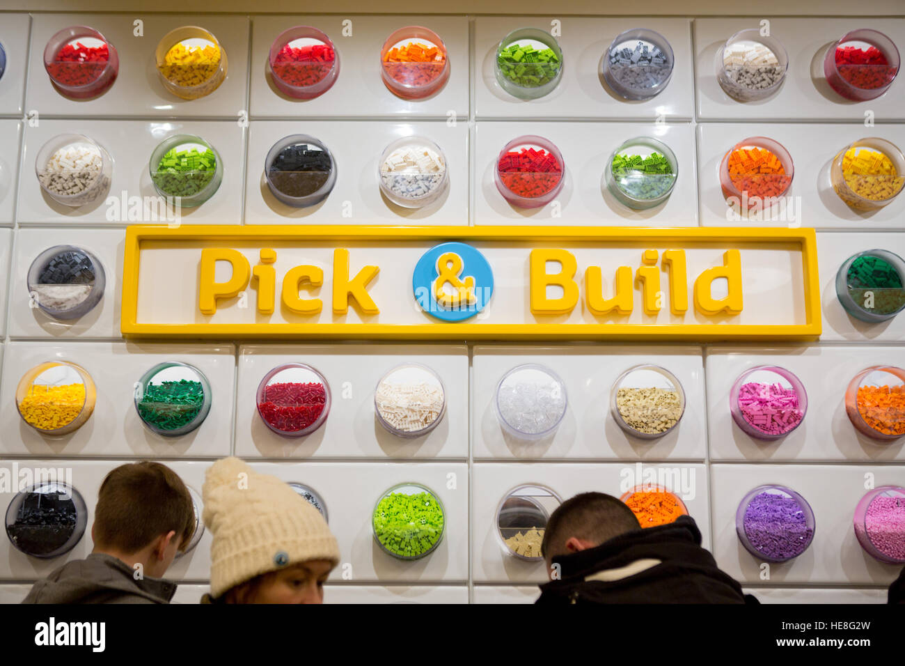 The world's largest Lego store is opens in Leicester Square Featuring ...