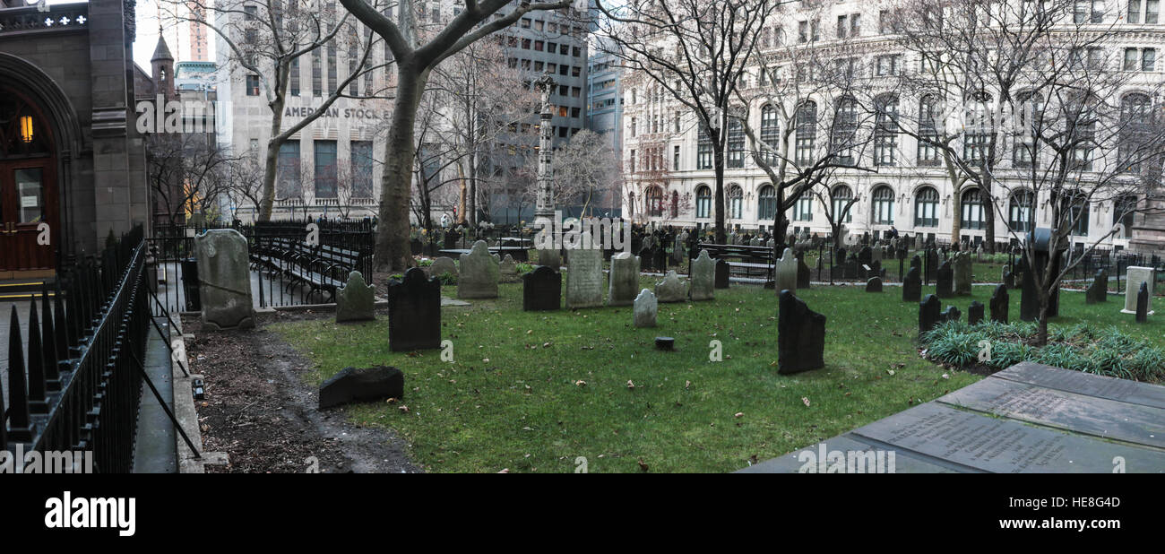 Trinity church graveyard cemetery hi-res stock photography and images ...