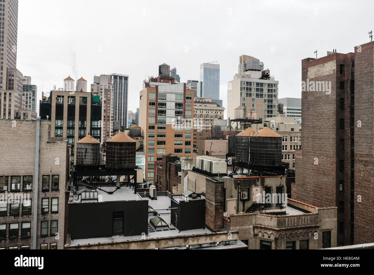 Nyc rooftop water tanks hi-res stock photography and images - Alamy