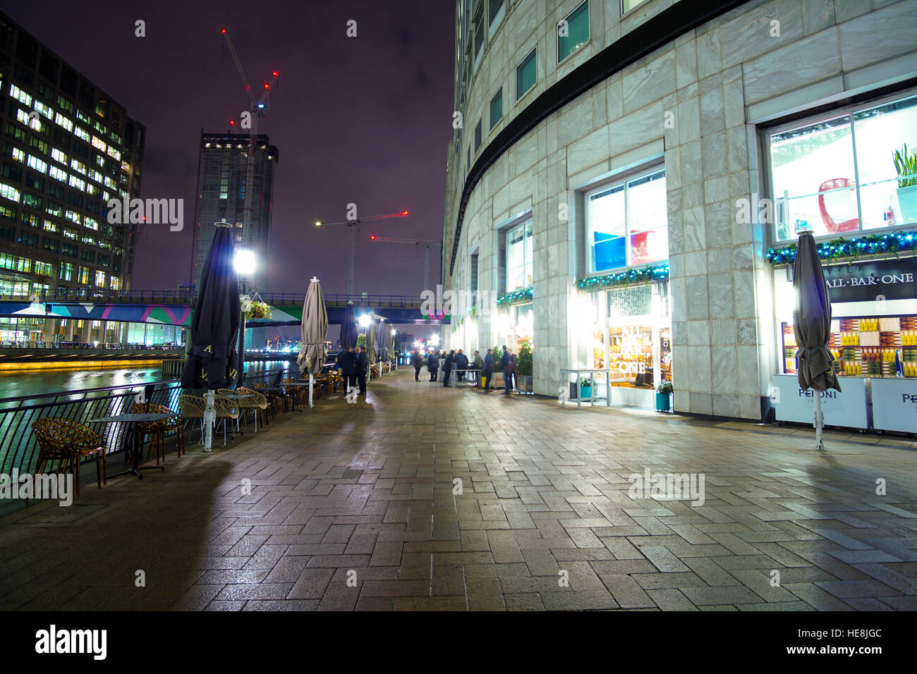 MacKenzie Walk at Canary Wharf by night Stock Photo - Alamy