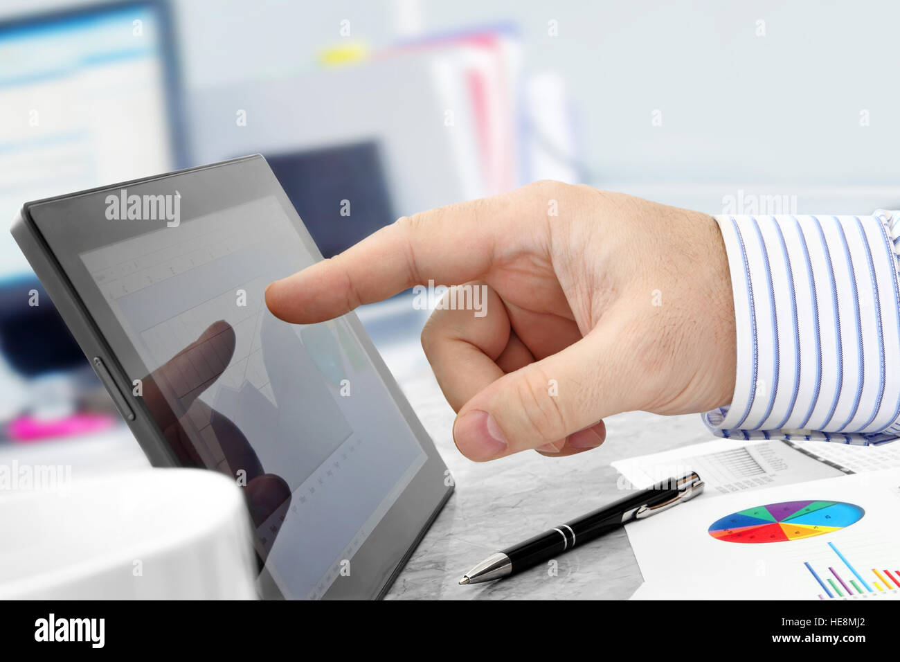 Analytics monitor hi-res stock photography and images - Alamy