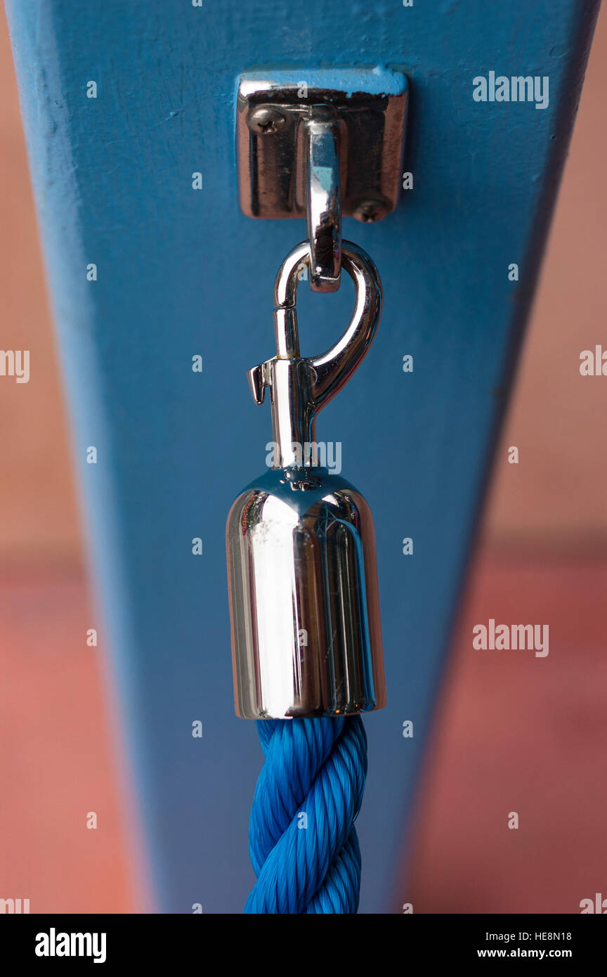 Rope and post barrier hi-res stock photography and images - Alamy