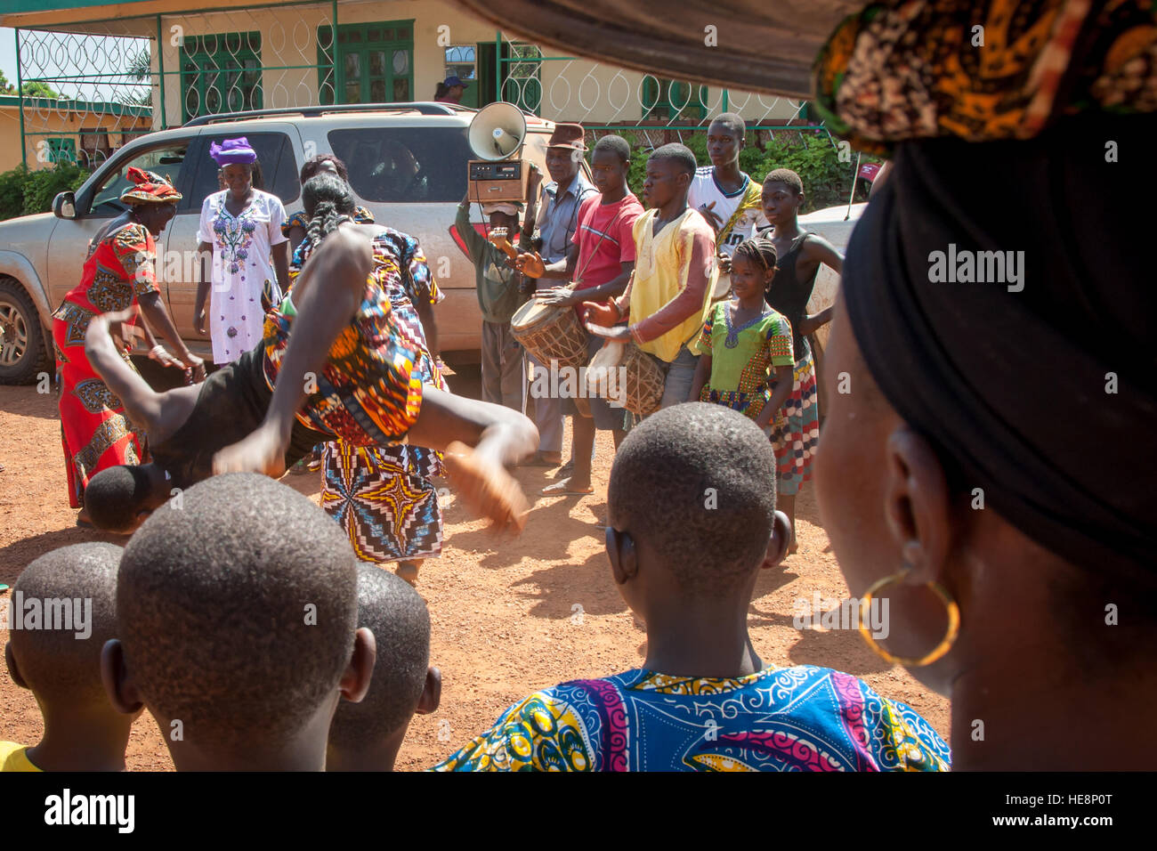 African dancer with musicians in Kabala, Sierra Leone Stock Photo - Alamy
