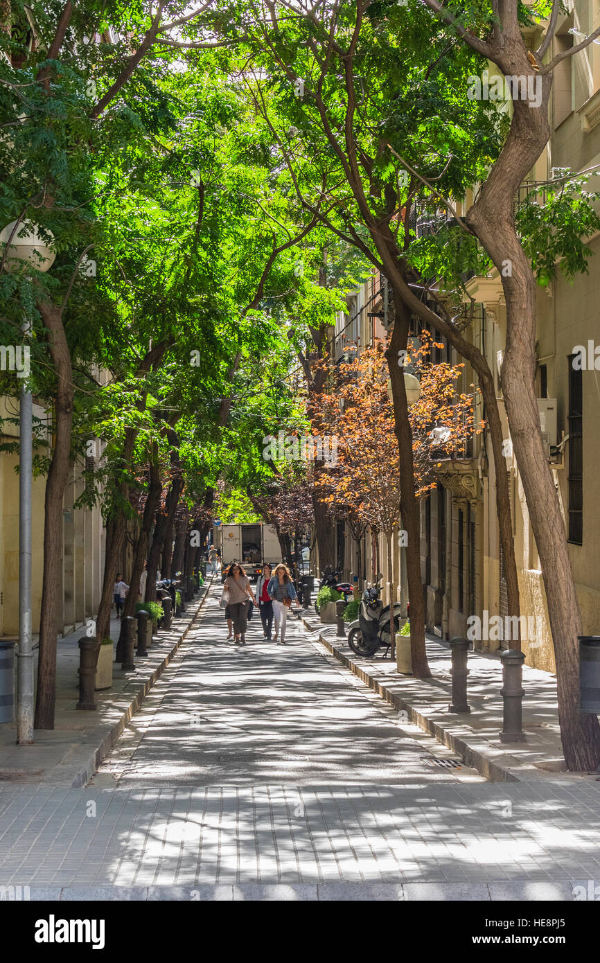 People lined streets hi-res stock photography and images - Alamy