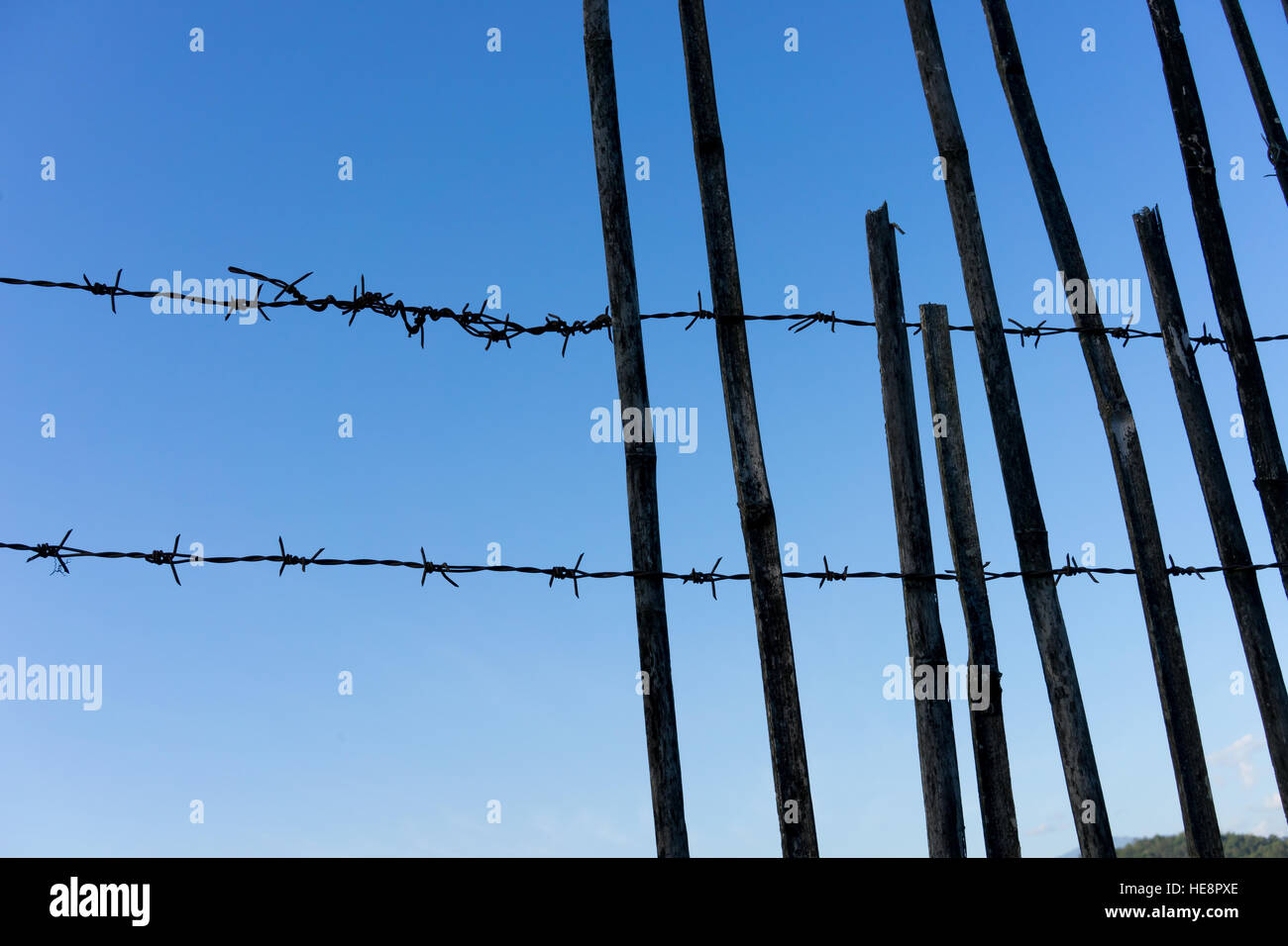 Rusty fence barbed wire hi-res stock photography and images - Alamy