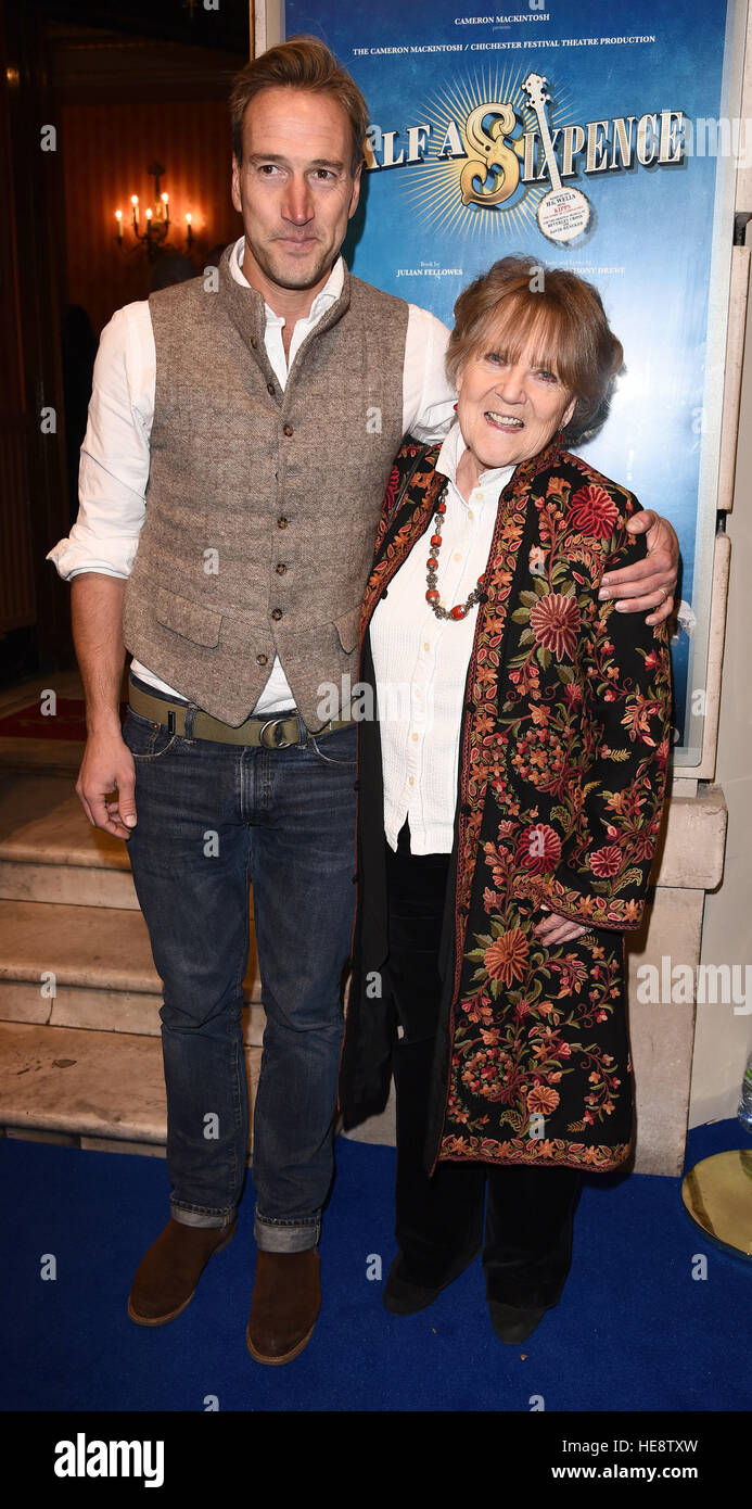 Julia foster and fogle hi-res stock photography and images - Alamy