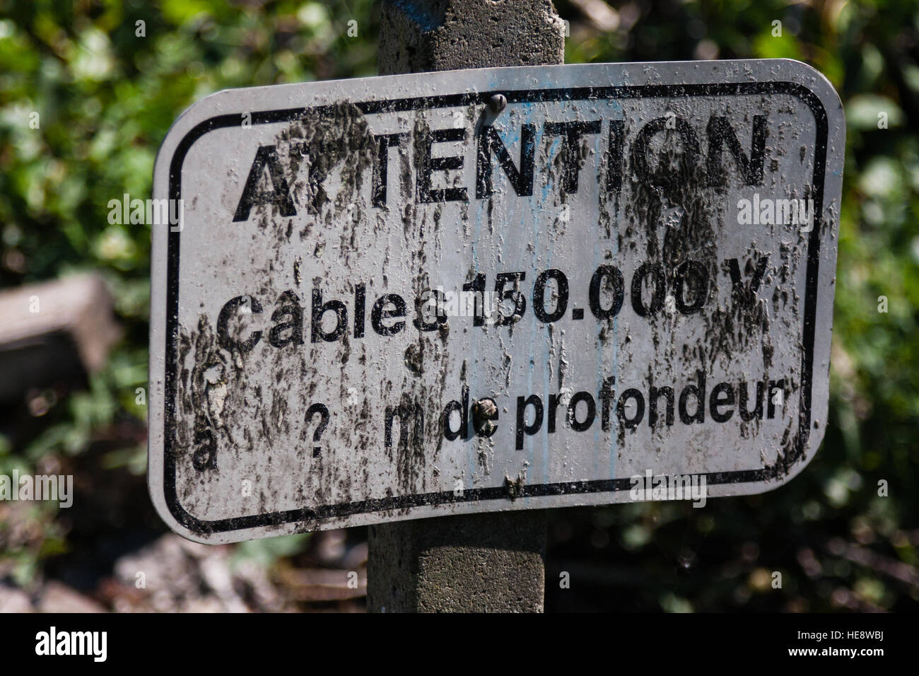 Warning sign in french hi-res stock photography and images - Alamy