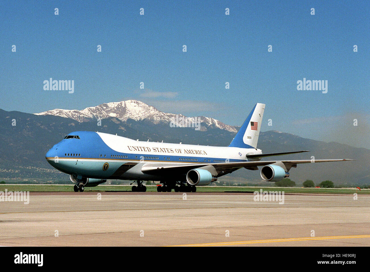 President William Jefferson Clinton is aboard Air Force One (VC-25 ...