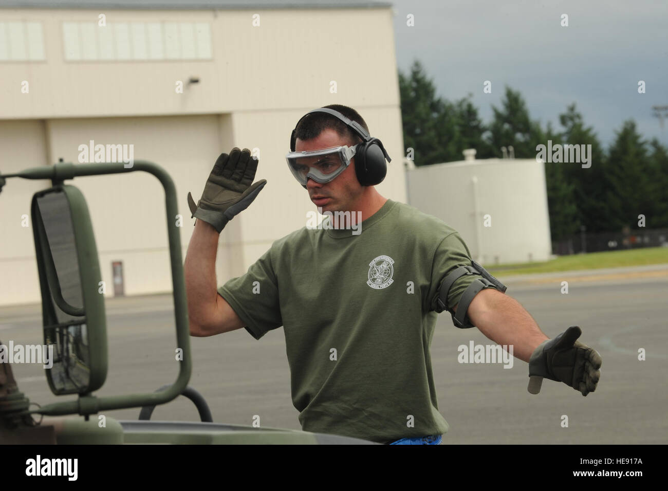 U. S. Air Force Staff Sgt. Daniel Ryan and Staff Sgt. Billy Joseph ...