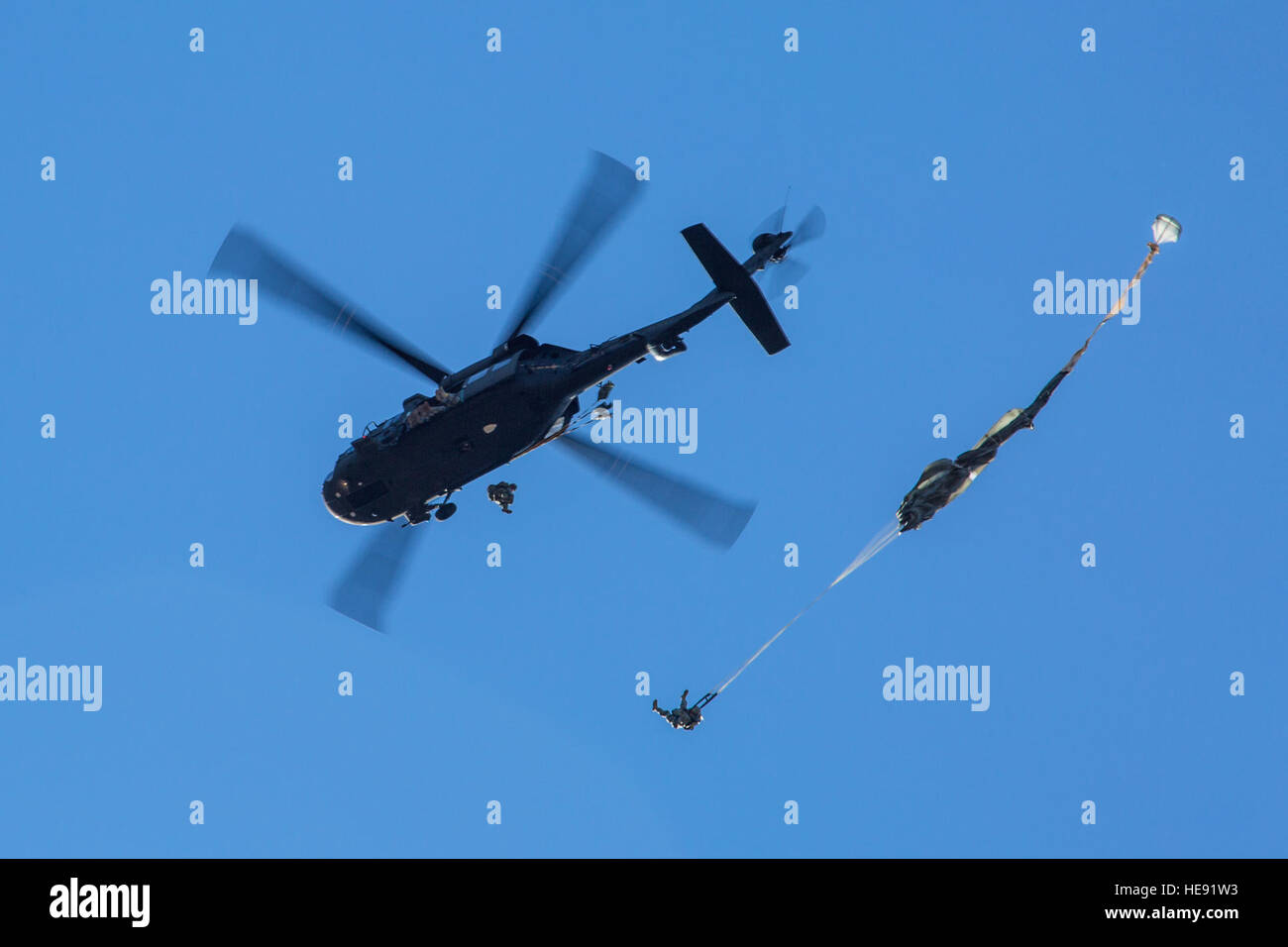 T 11 advanced tactical parachute system hi-res stock photography and ...