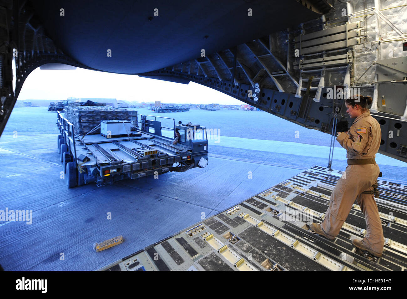 Female loadmaster hi-res stock photography and images - Alamy