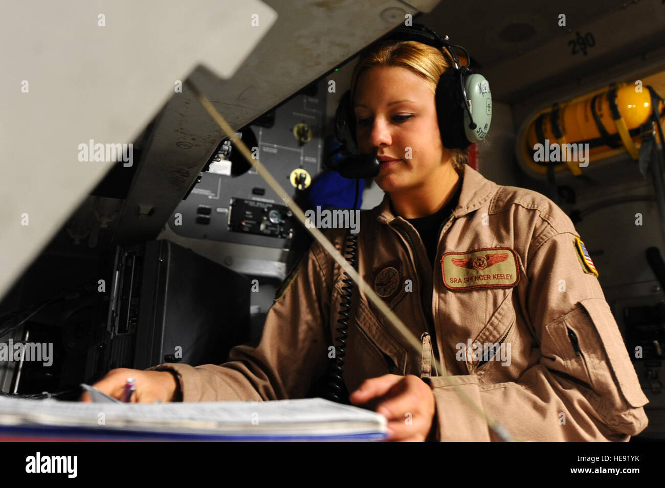 Female loadmaster hi-res stock photography and images - Alamy