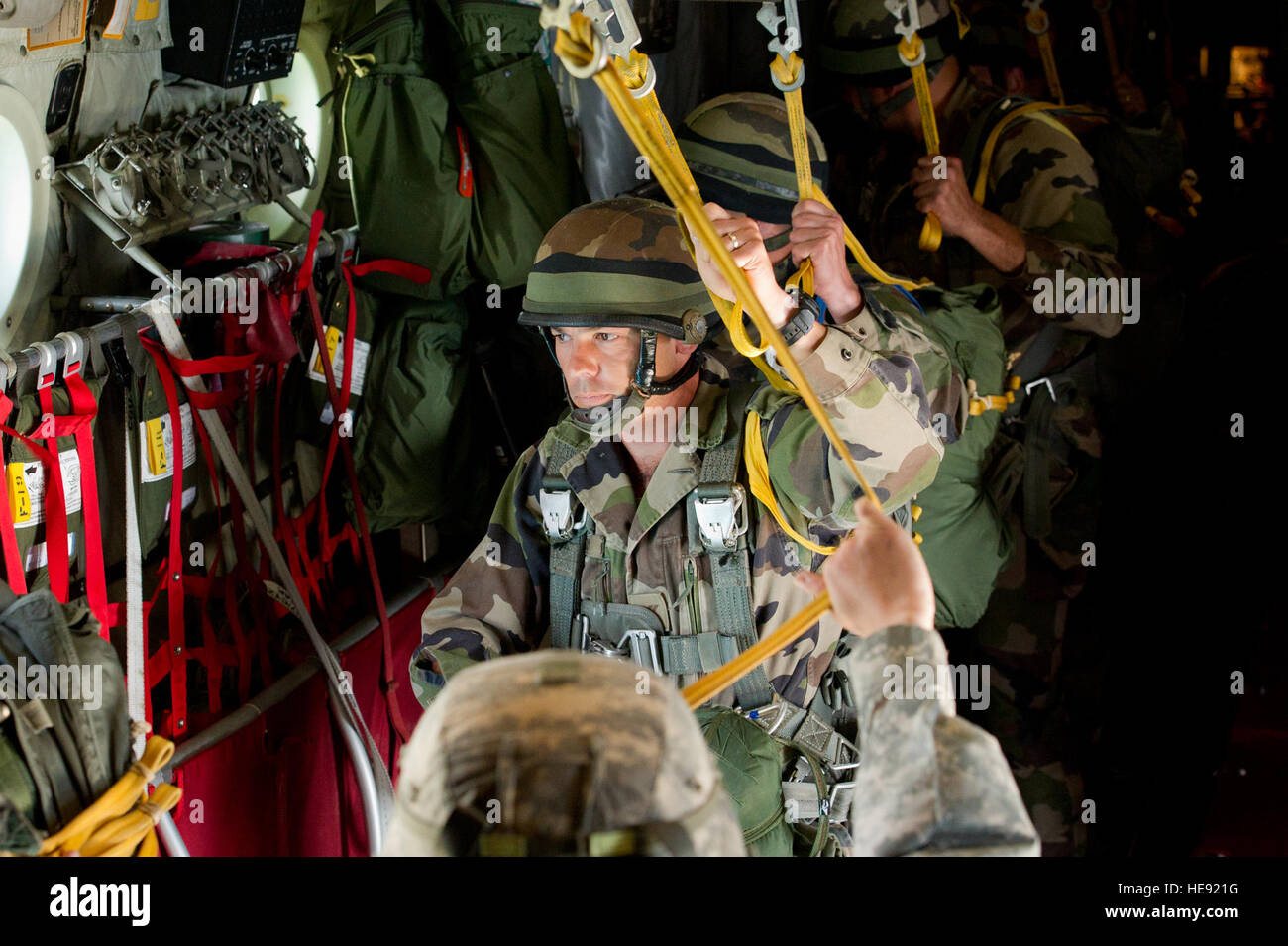 Paratroopers of the French Foreign Legion's 2nd Foreign Parachute ...