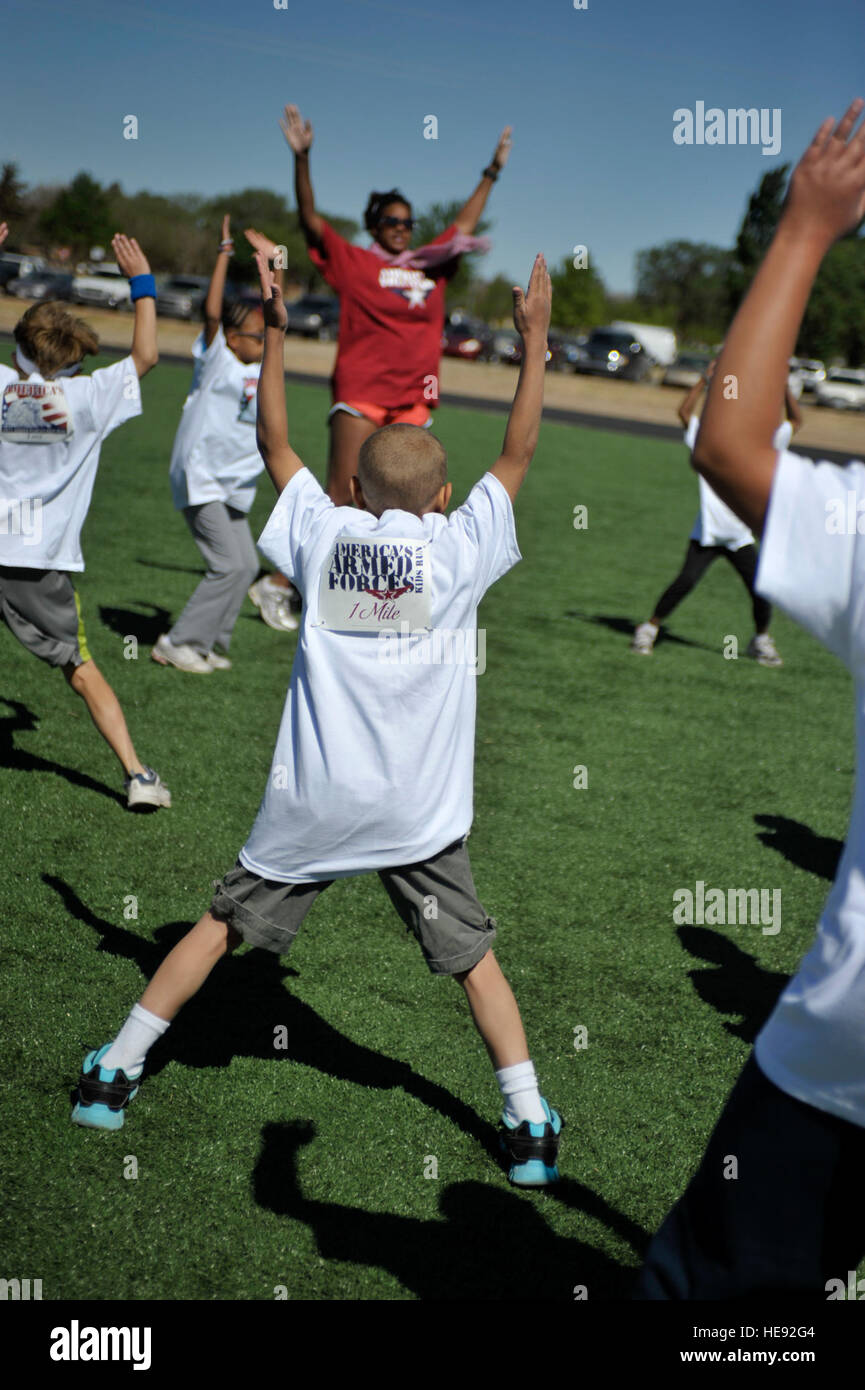 Kids jumping jacks hi-res stock photography and images - Alamy