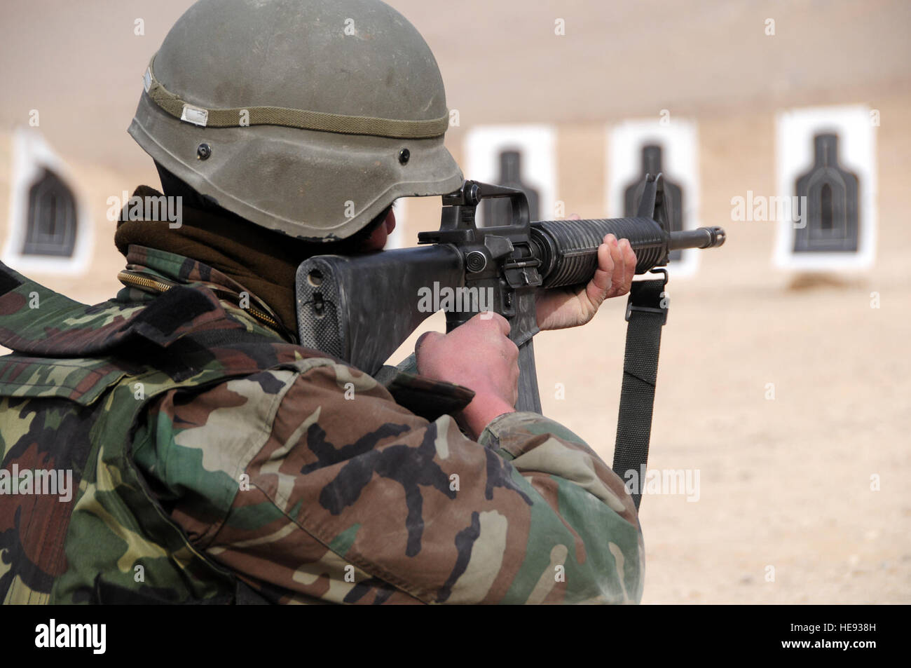 M 16 rifle familiarization hi-res stock photography and images - Alamy