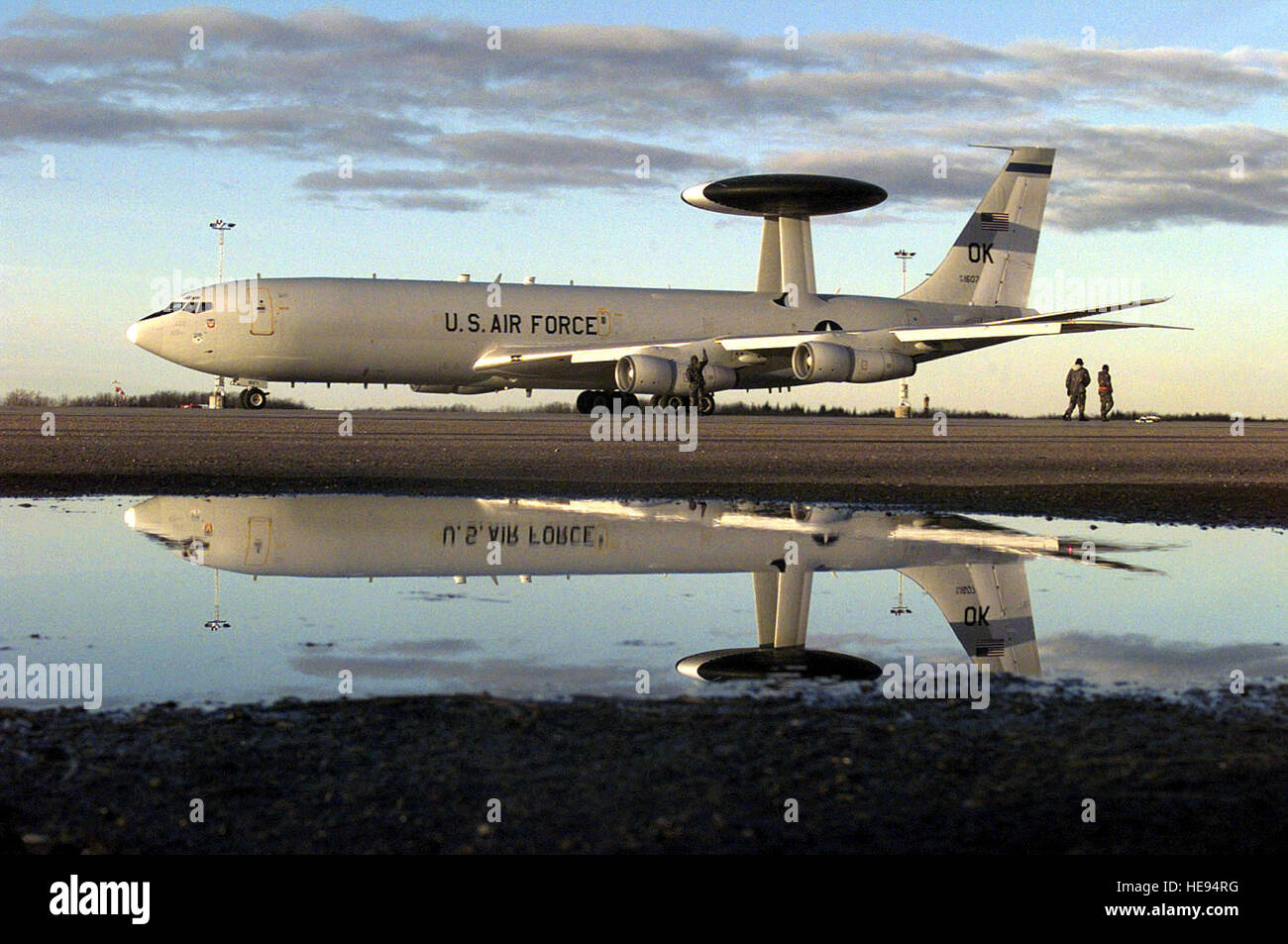 971103-F-7902R-001 A U.S. Air Force E-3 Sentry airborne warning and ...