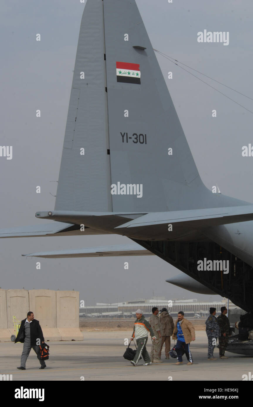 Military police personnel trained hi-res stock photography and images ...