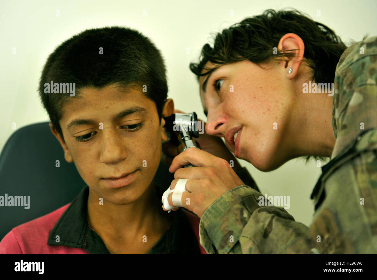 Maj. Jamie Swartz, an ear nose and throat surgeon, and her assistant ...