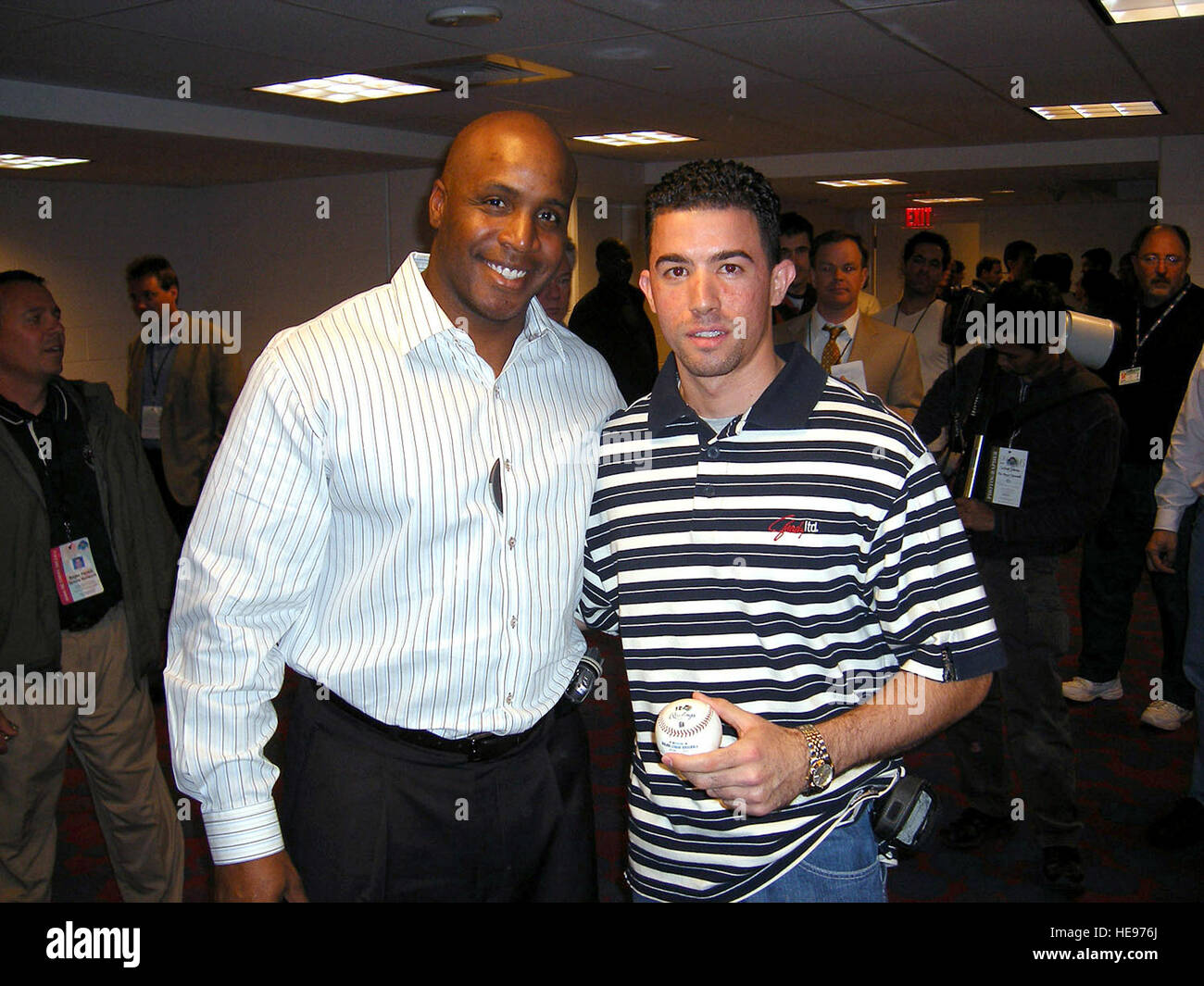 San Francisco Giants left fielder Barry Bonds poses with Airman 1st ...