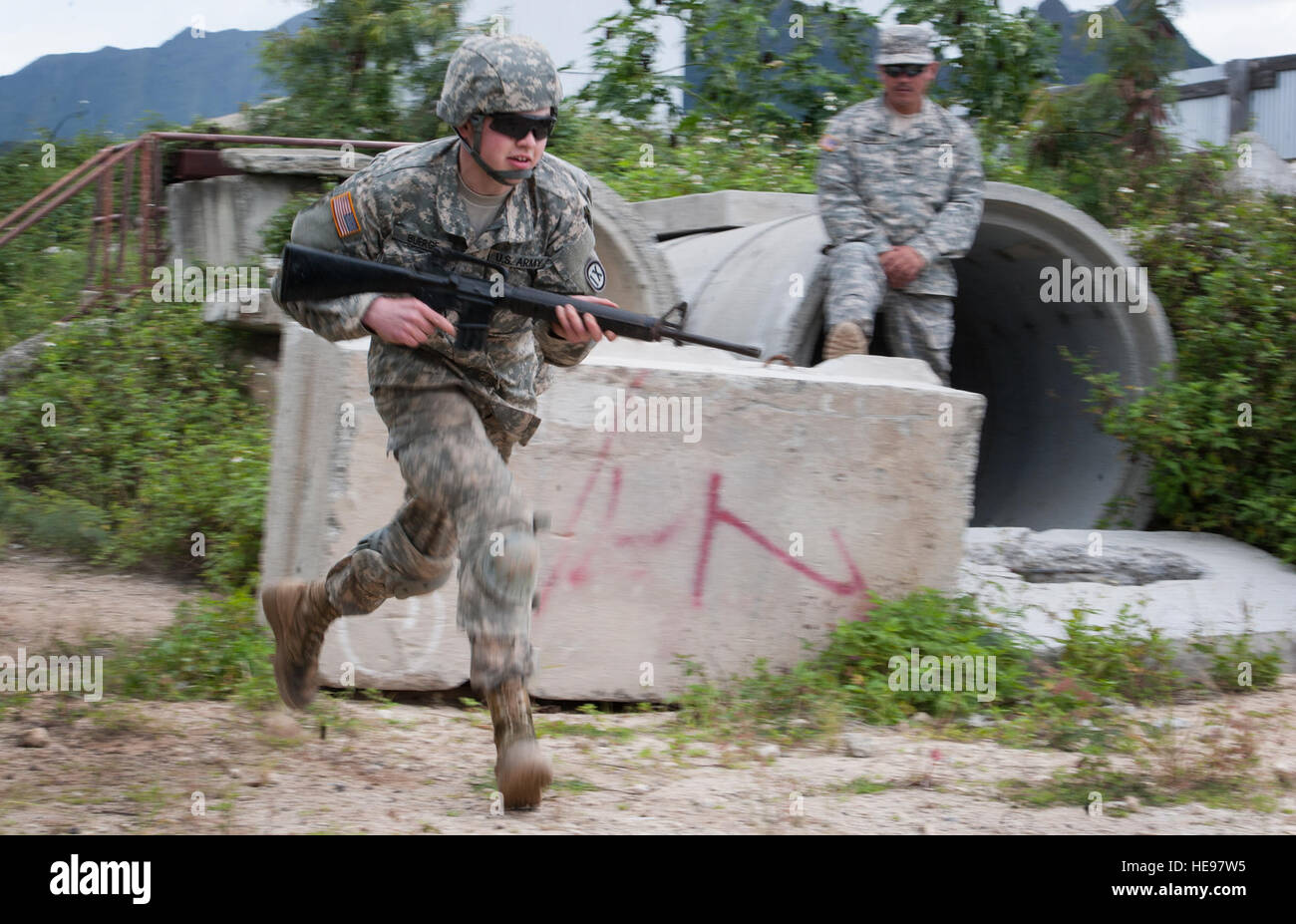 2015 army reserve best warrior competition hi-res stock photography and ...