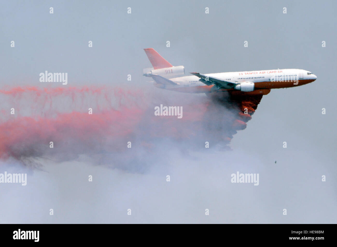 Dc 10 air tanker hi-res stock photography and images - Alamy