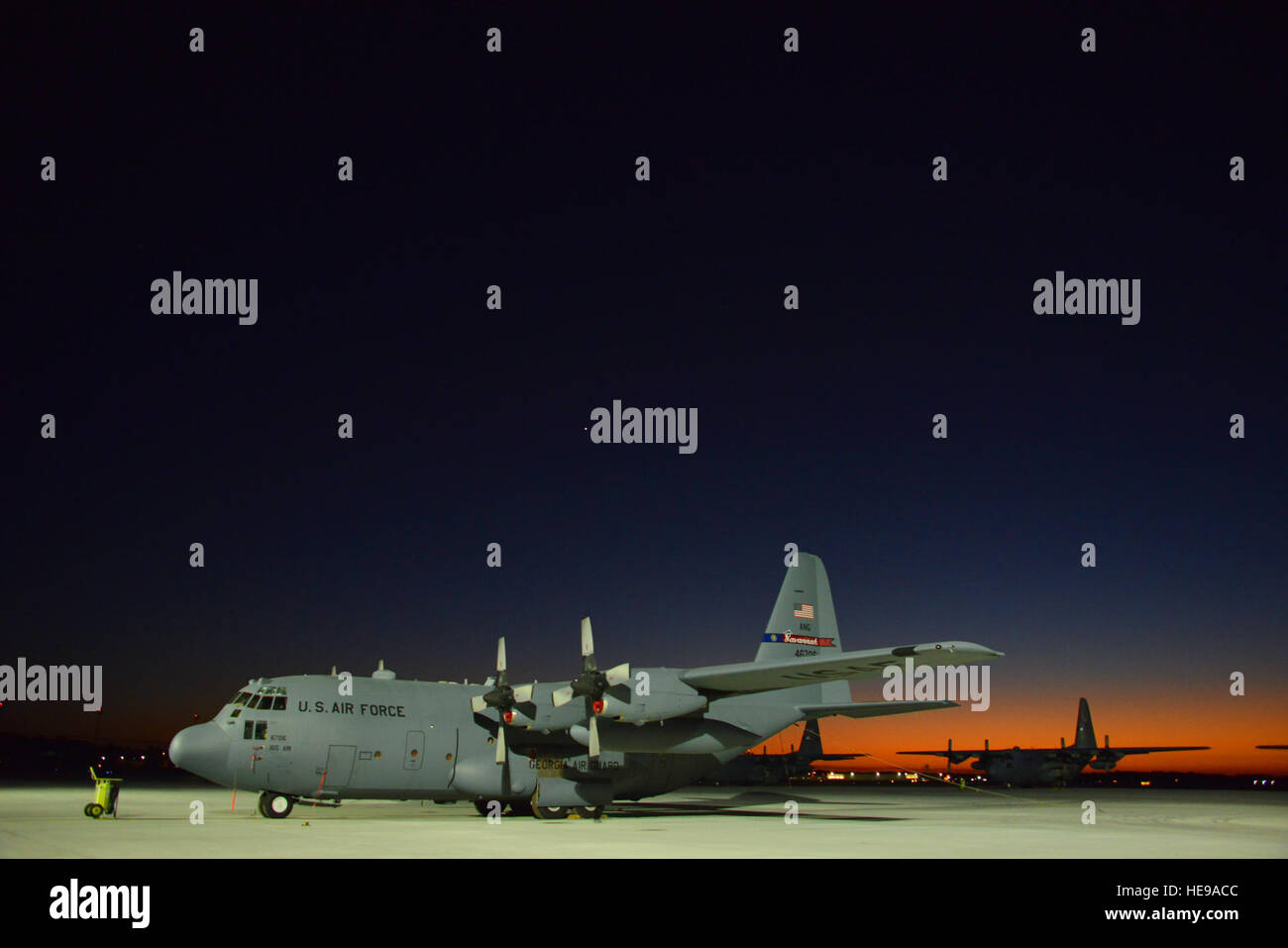 C 130 hercules night hi-res stock photography and images - Alamy
