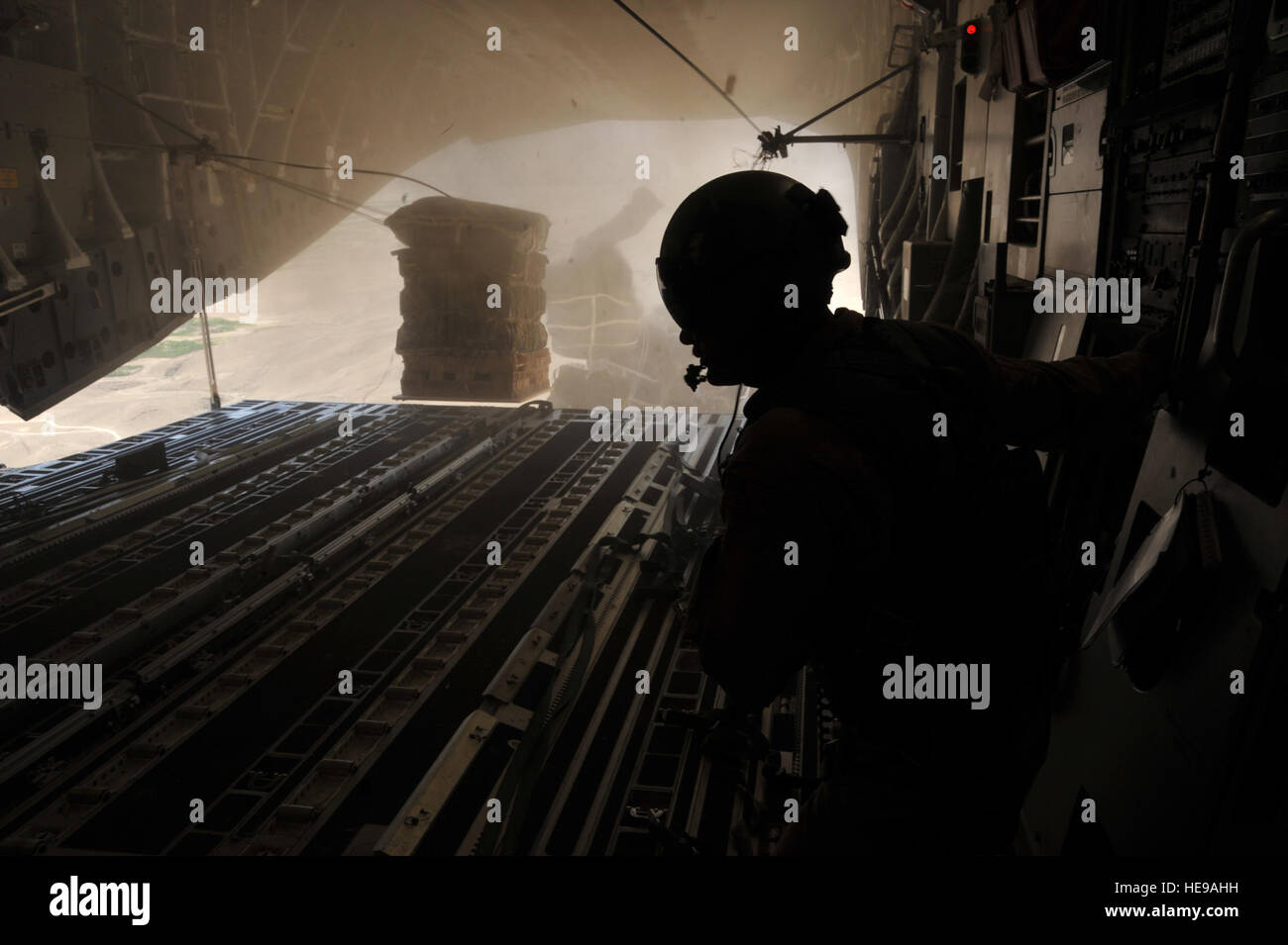 U s air force loadmaster staff hi-res stock photography and images - Alamy