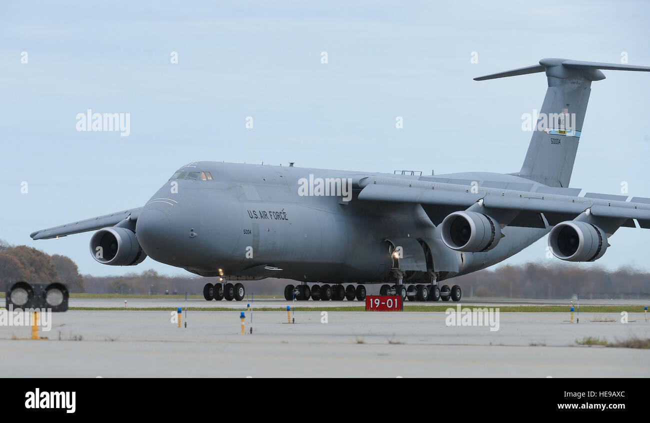 Lockheed martin c 5m super galaxy hi-res stock photography and images ...