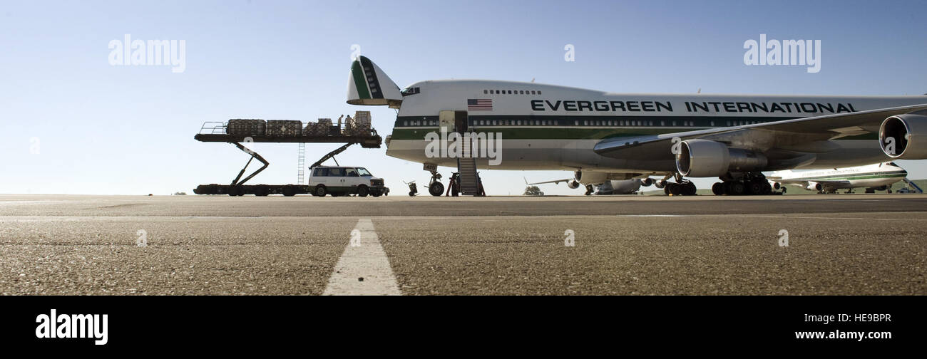 60k tunner aircraft loader High Resolution Stock Photography and Images ...