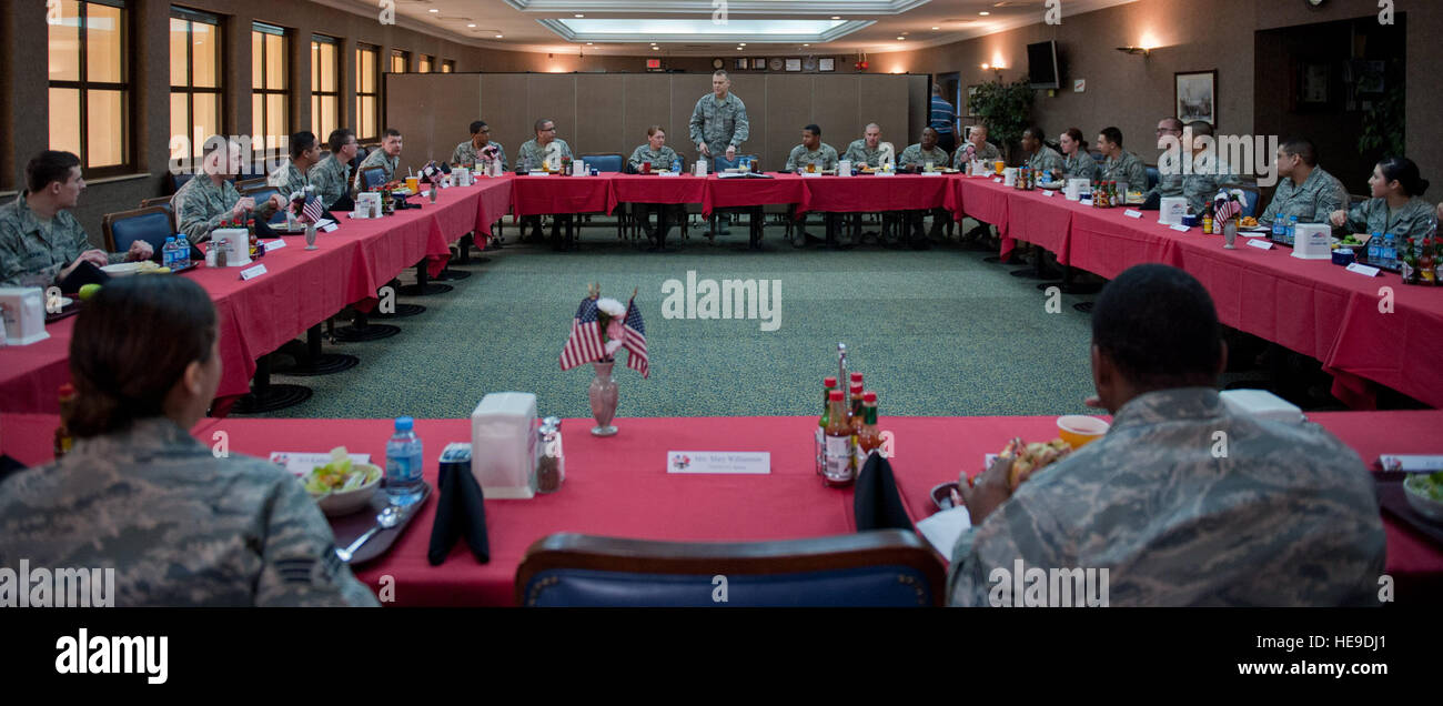 Air force enlisted airmen hi-res stock photography and images - Alamy