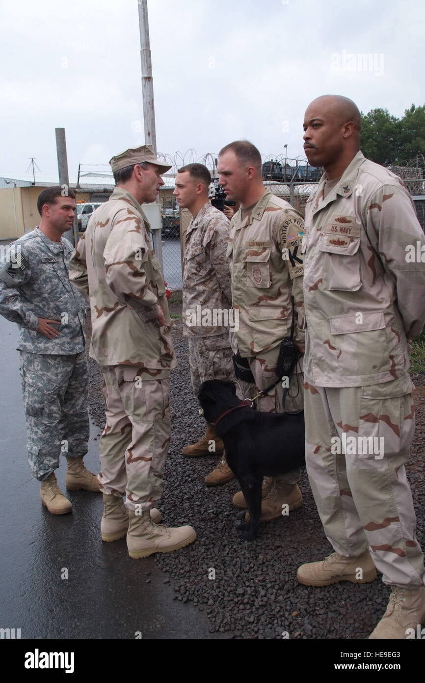 US Navy Admiral Jon Greenert, US Fleet Forces commander meets MA3 Ian ...