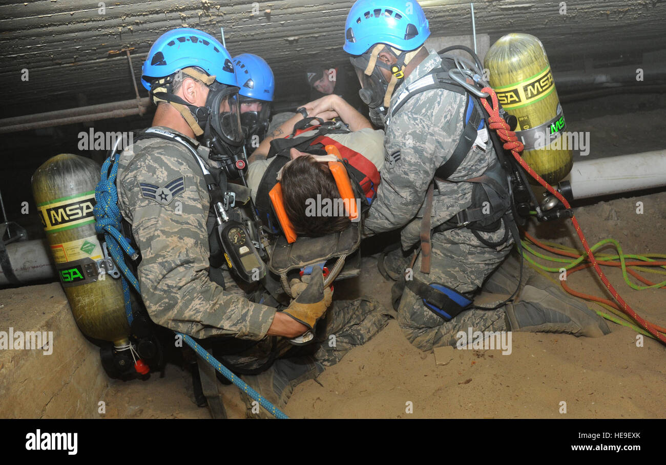 Confined space rescue operations training hi-res stock photography and ...
