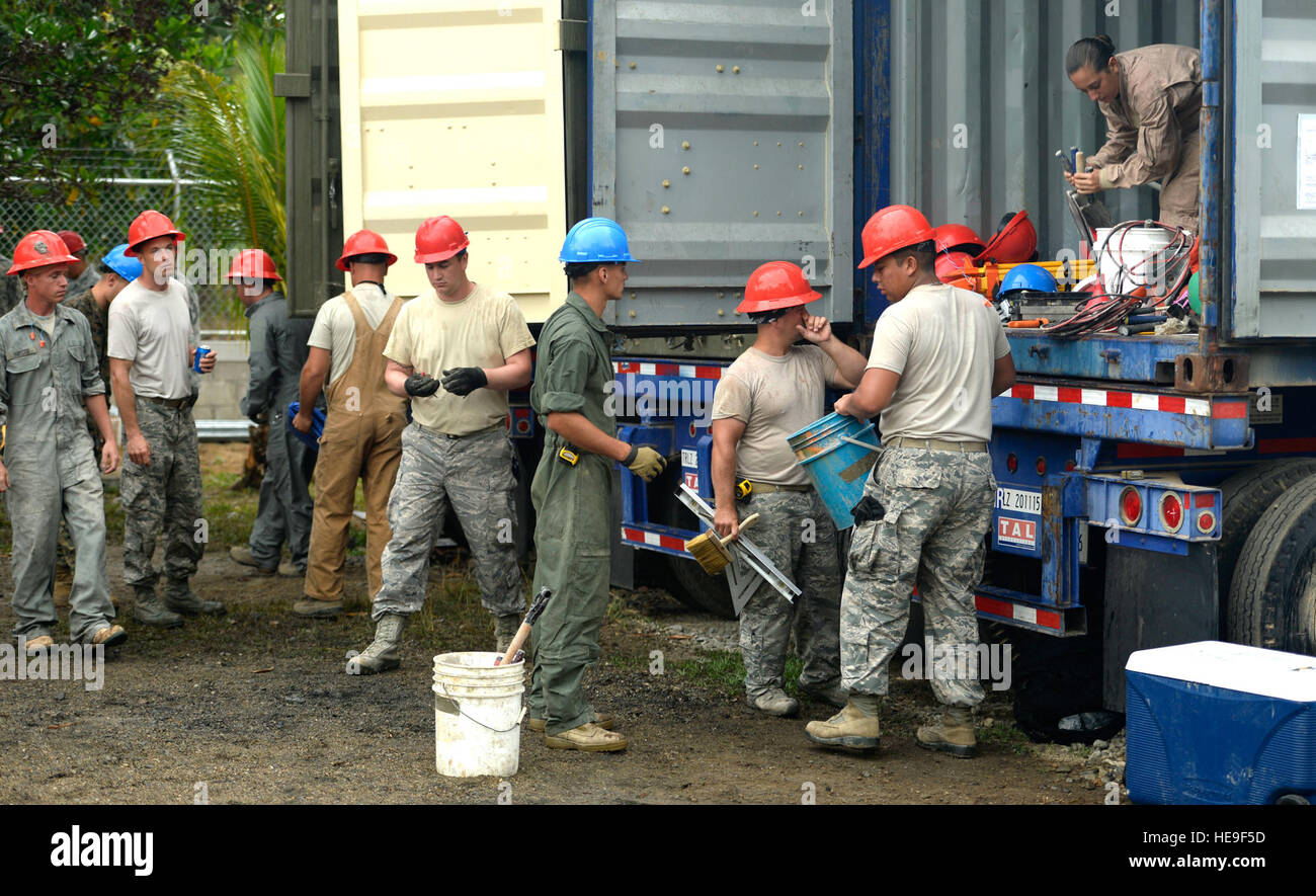 U s marines prepare equipment hi-res stock photography and images - Alamy