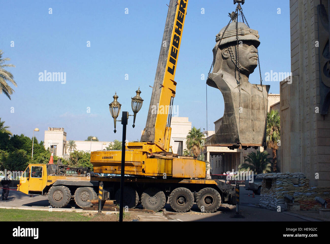 A local Iraqi contractor removes the last large bust of Saddam Hussein ...