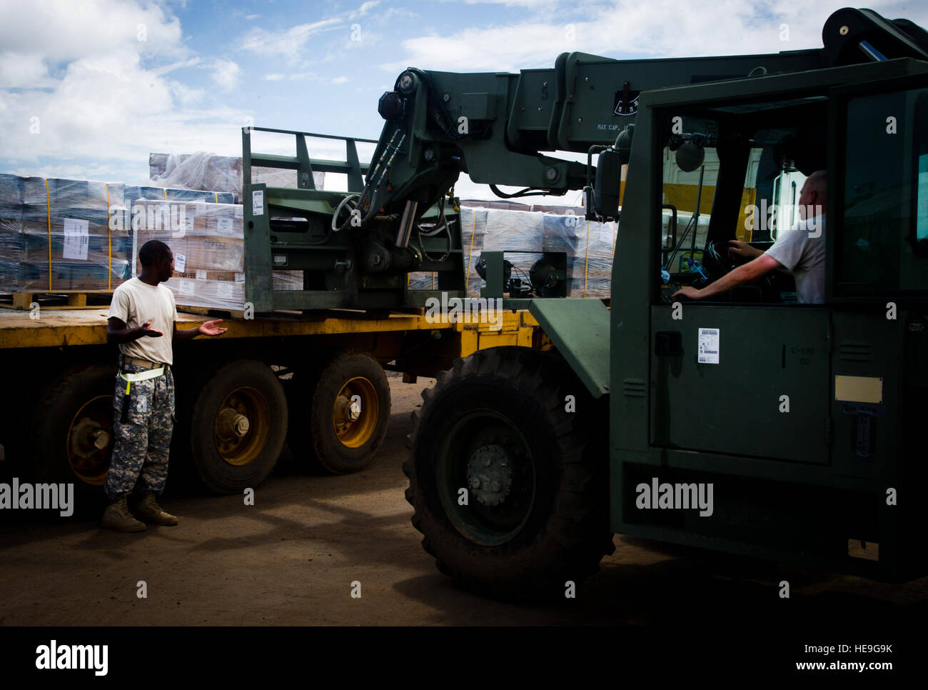 U.S. Army Soldiers, part of the Joint Task Force-Port Opening team of ...