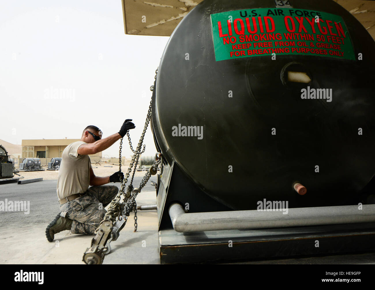 Liquid nitrogen tanks hi-res stock photography and images - Alamy