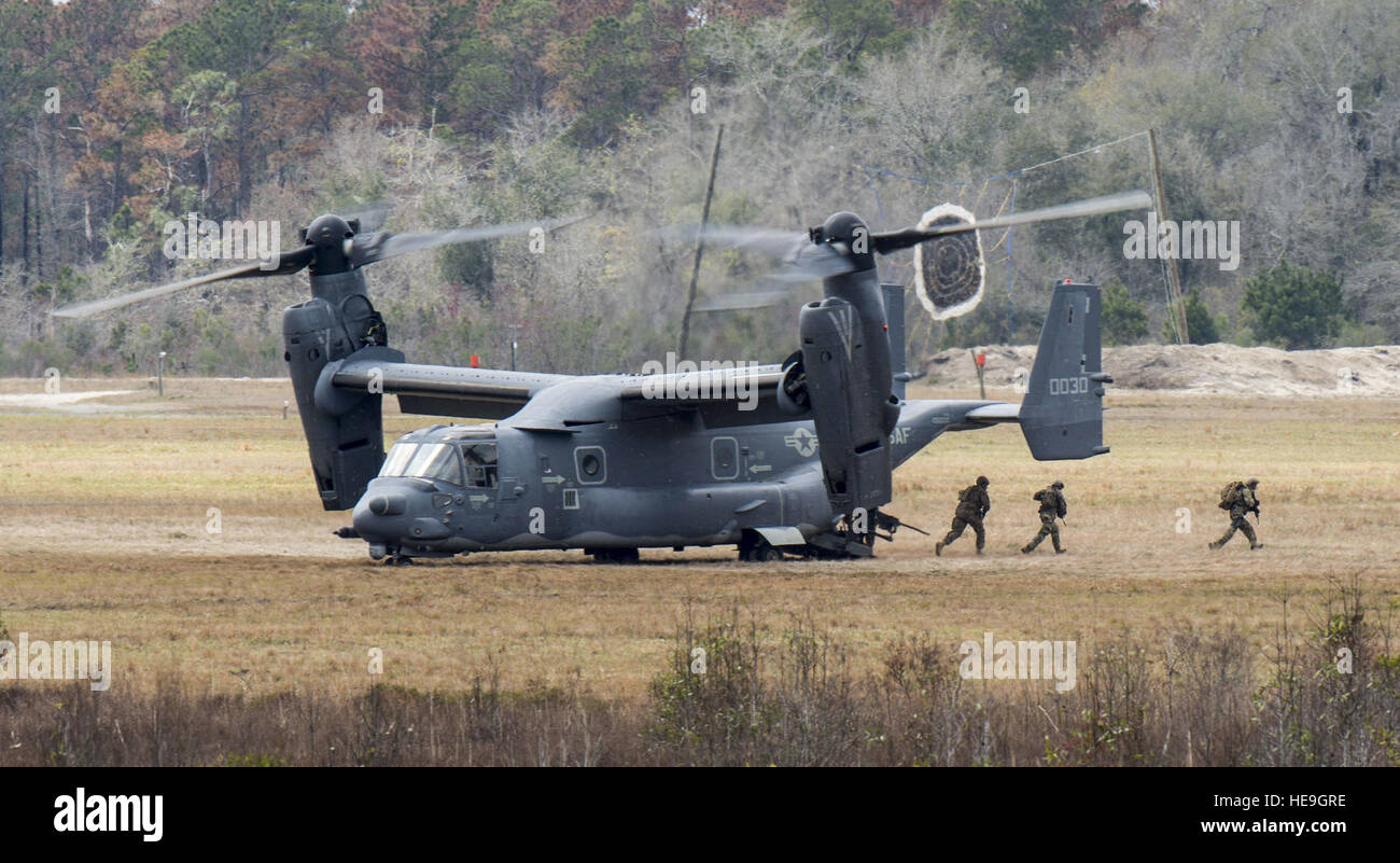 A CV-22 Osprey deploys a tactical air control party onto the ground of ...
