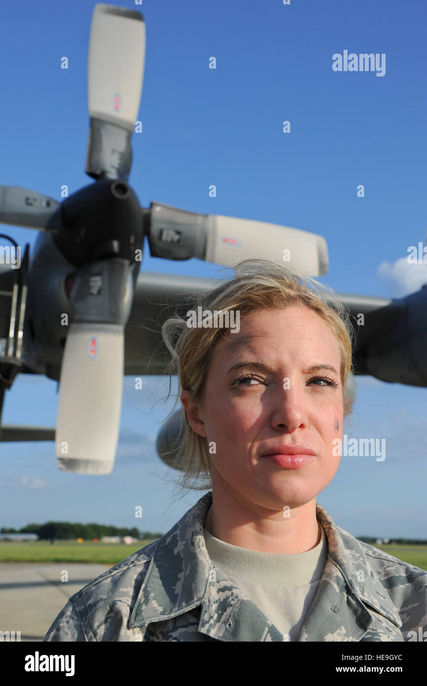 Air force female crew chief hi-res stock photography and images - Alamy
