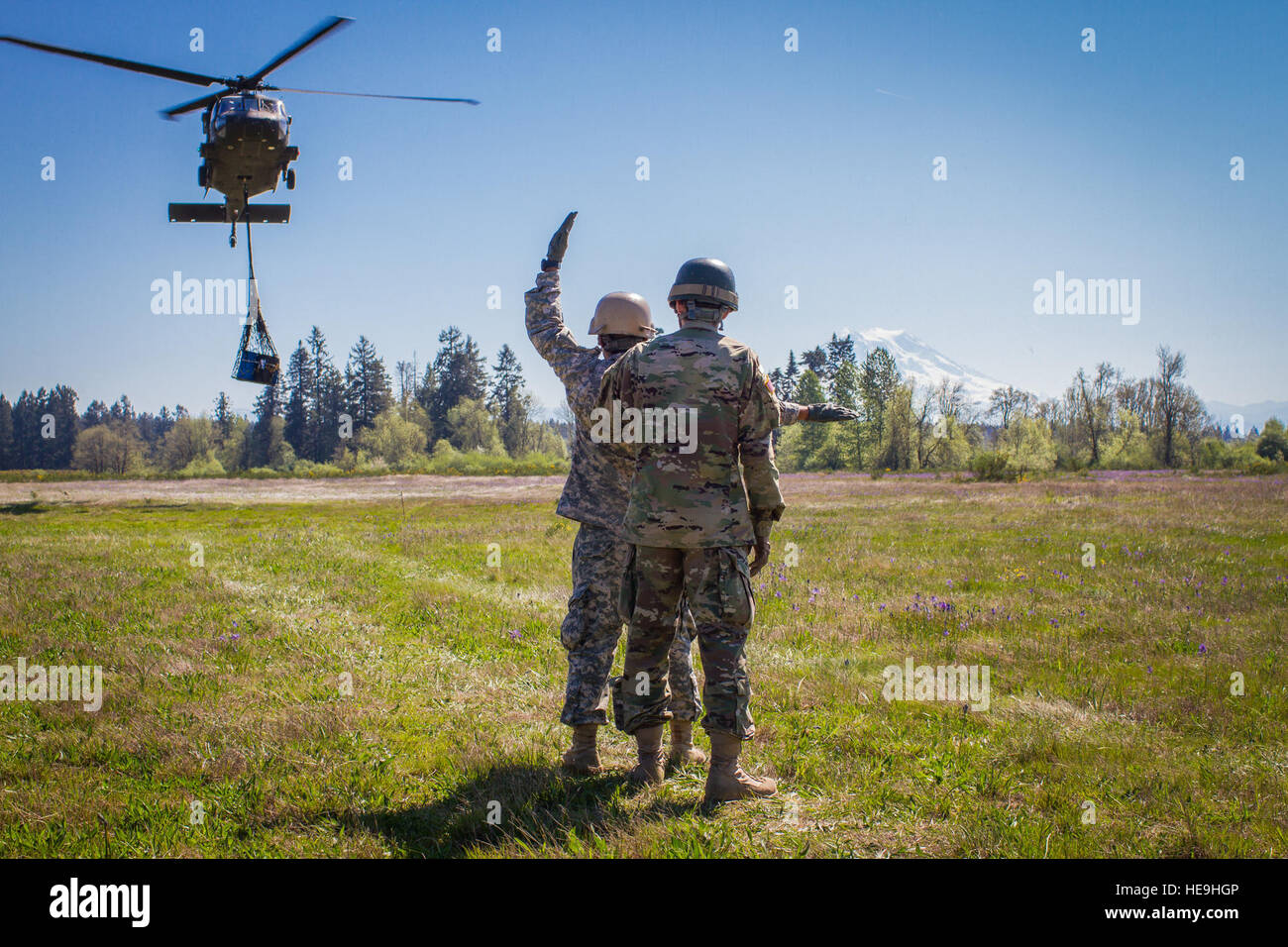 Soldiers hand signals hi-res stock photography and images - Alamy