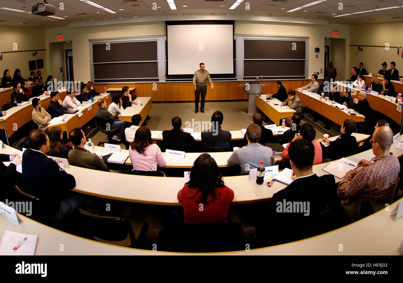 General Peter Pace, chairman of the Joint Chiefs of Staff, speaks with ...