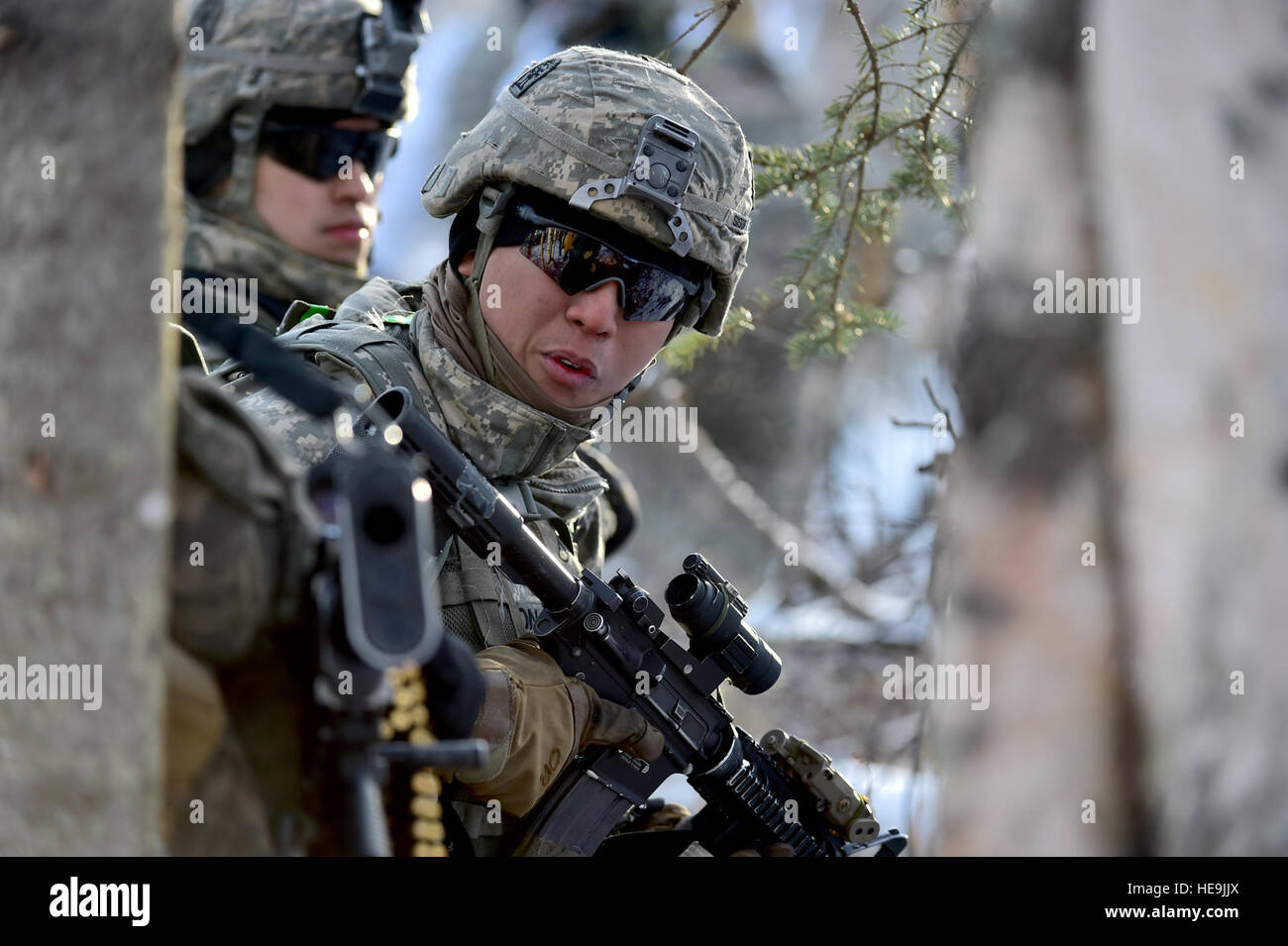 U.S. Army soldiers conduct live-fire and movement-to-contact training ...