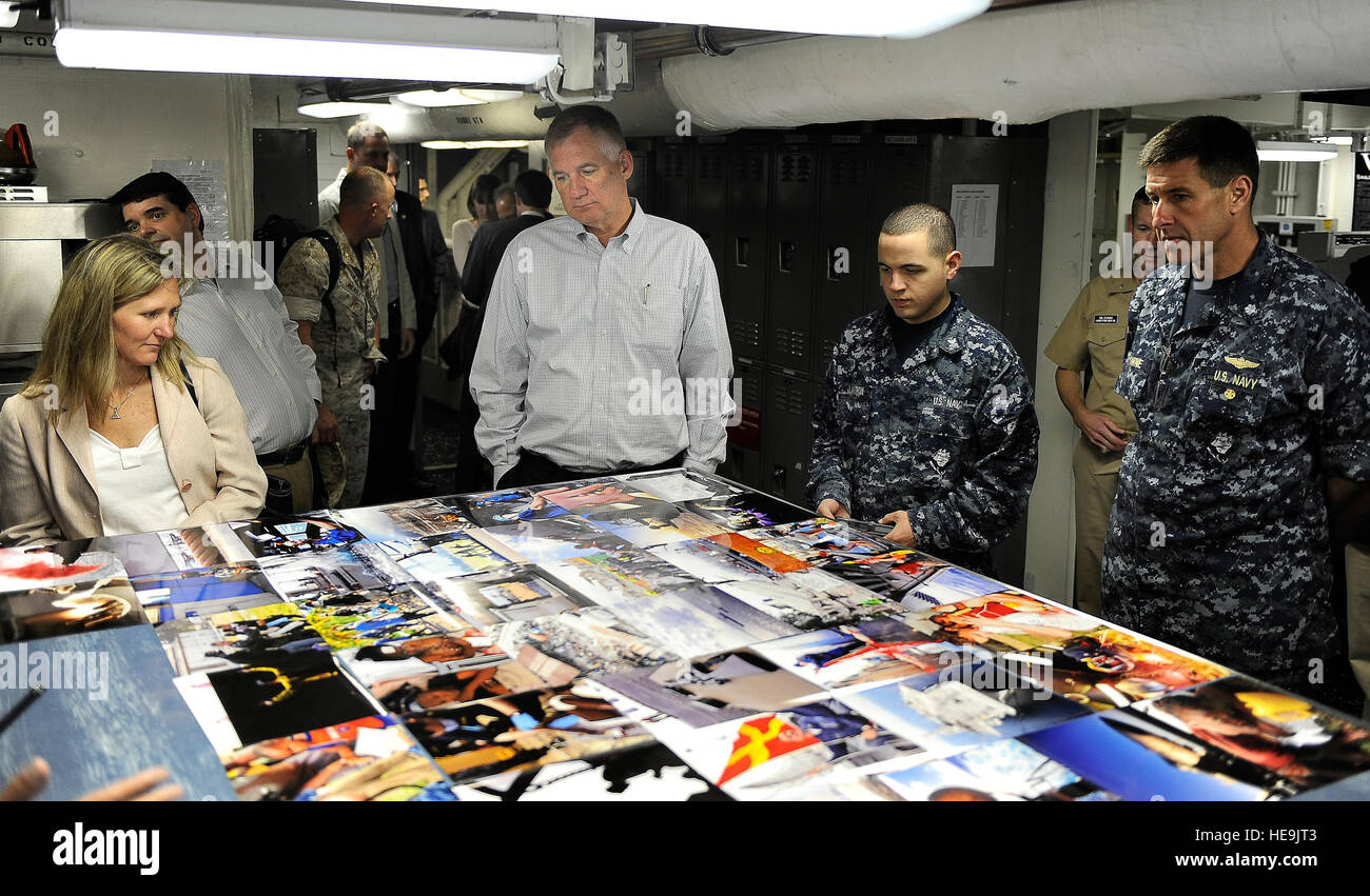 U.S. Deputy Defense Secretary William J. Lynn III tour the Photography ...
