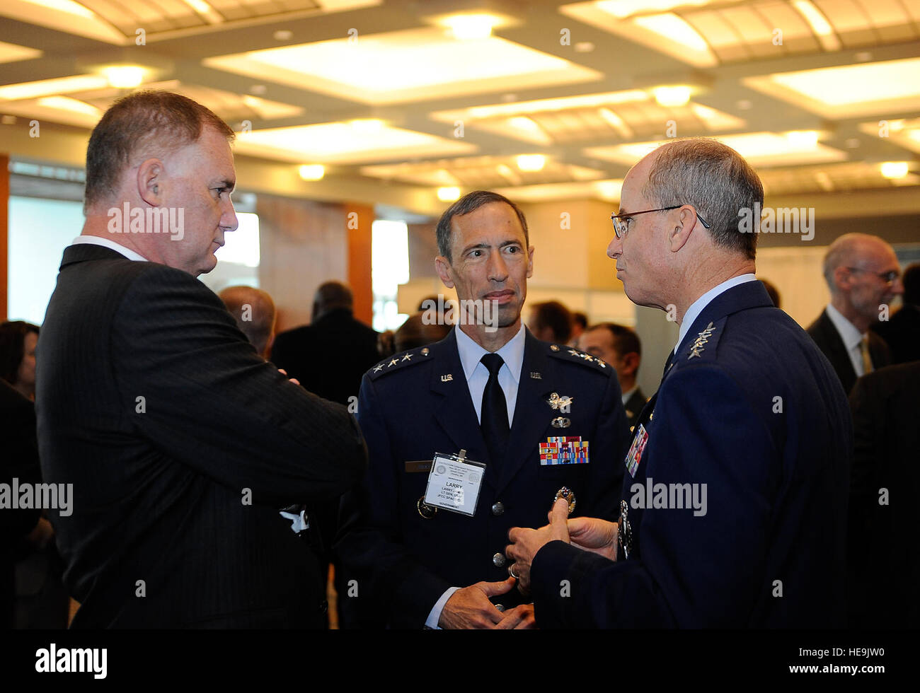 Deputy Secreatry of Defense WIlliam J. Lynn III has a discusion with U ...