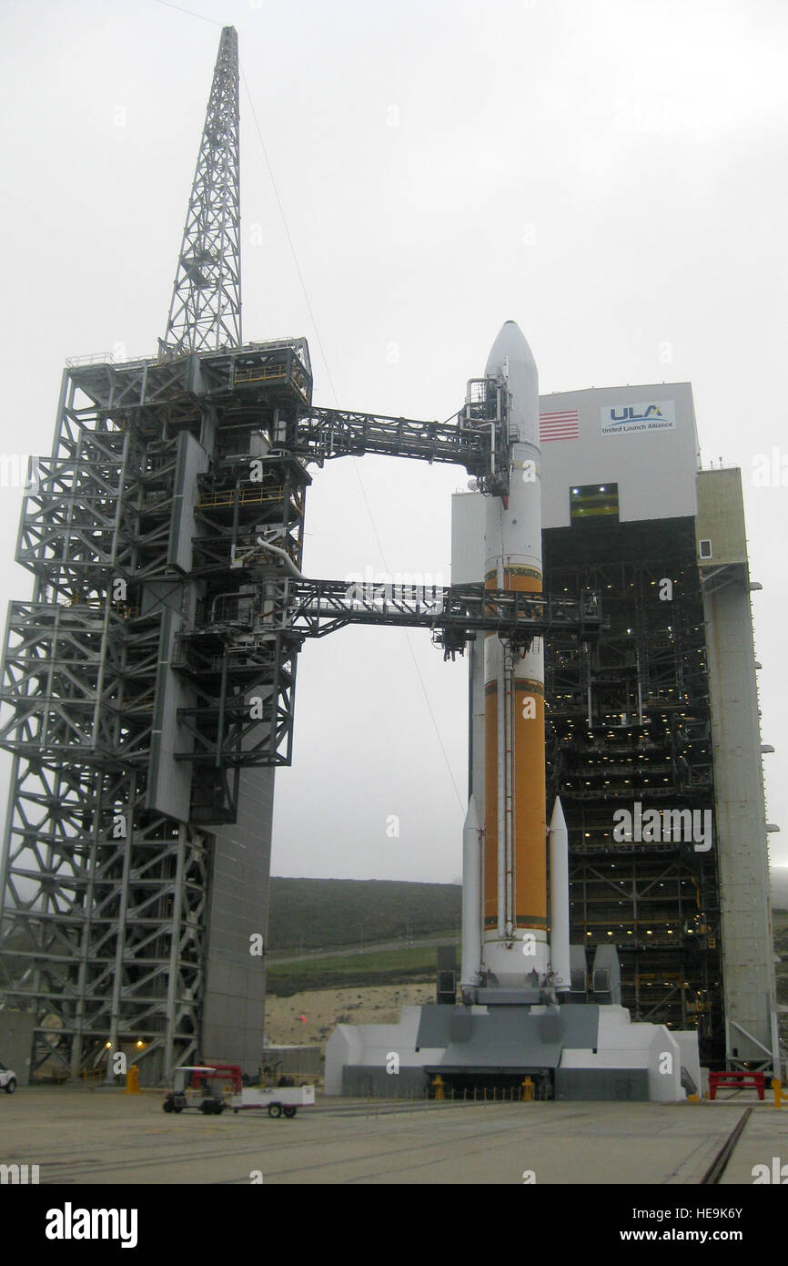 Payload fairing hi-res stock photography and images - Alamy