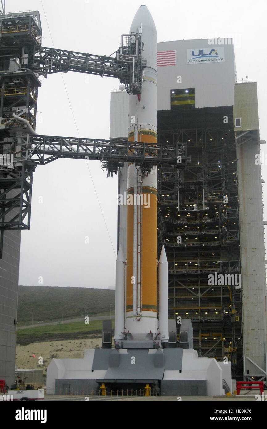 Payload fairing hi-res stock photography and images - Alamy